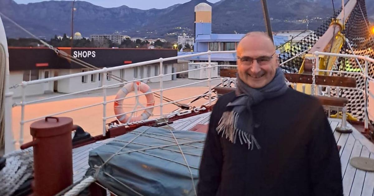 Jadni naš Jadrane, kad te Grlić Radman spašava: Evo kako je brod zapeo u C. Gori | Express